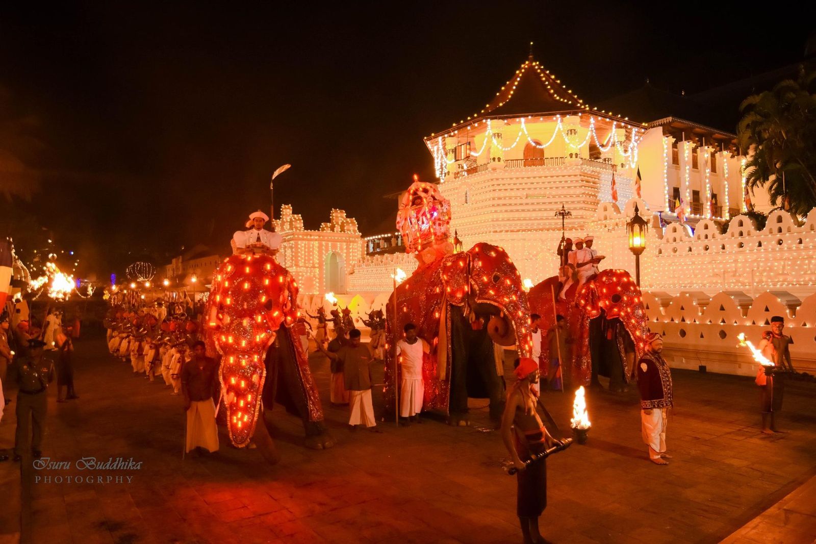 Esala Perahera in Kandy | Wonders of Ceylon